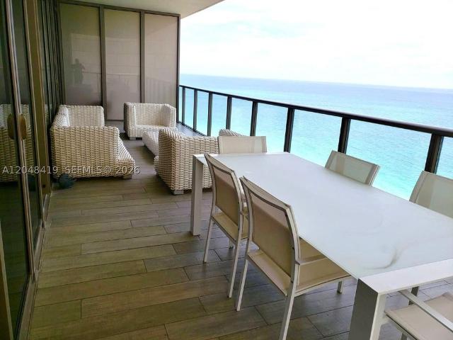 Luxury apartment complex for rent in Bal Harbour, United States