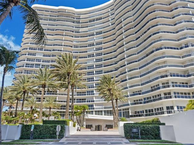 Luxury apartment complex for rent in Bal Harbour, United States
