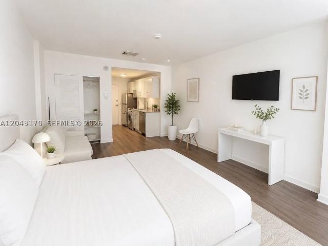 Luxury apartment complex for rent in Bal Harbour, United States