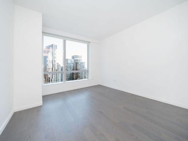 Luxury apartment complex for rent in Brooklyn Heights, United States