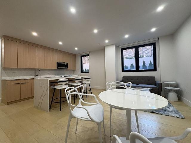 Luxury apartment complex for rent in Brooklyn Heights, Brooklyn, New York