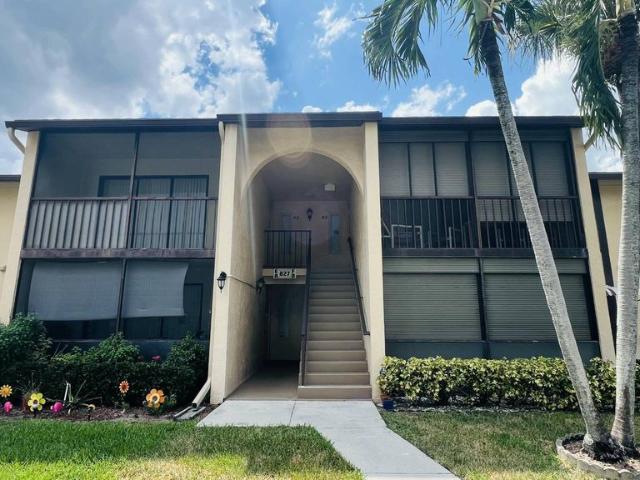 Luxury apartment complex for rent in Greenacres City, Florida