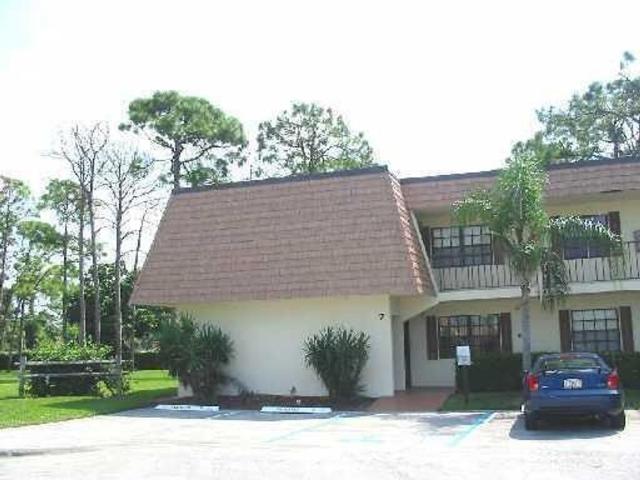 Luxury apartment complex for rent in Greenacres City, Florida