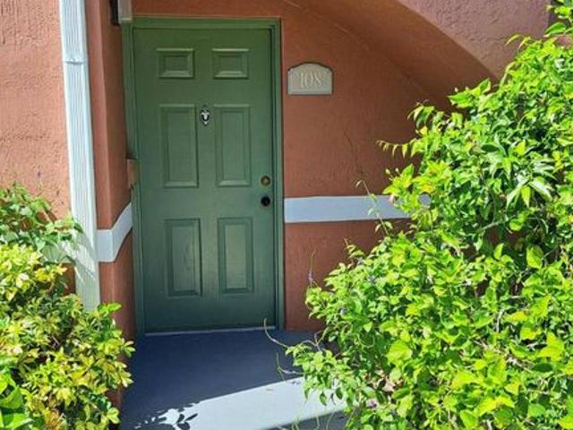 Luxury apartment complex for rent in Greenacres City, Florida