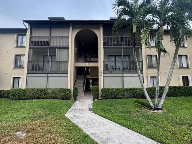 Luxury apartment complex for rent in Greenacres City, Florida