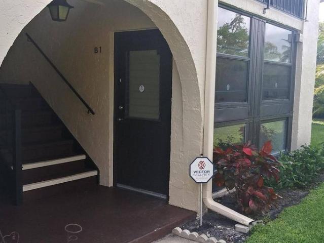 Luxury apartment complex for rent in Greenacres City, Florida