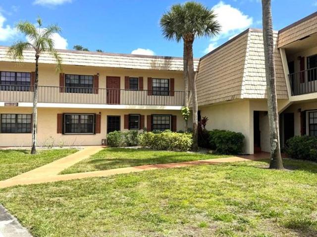 Luxury apartment complex for rent in Greenacres City, Florida