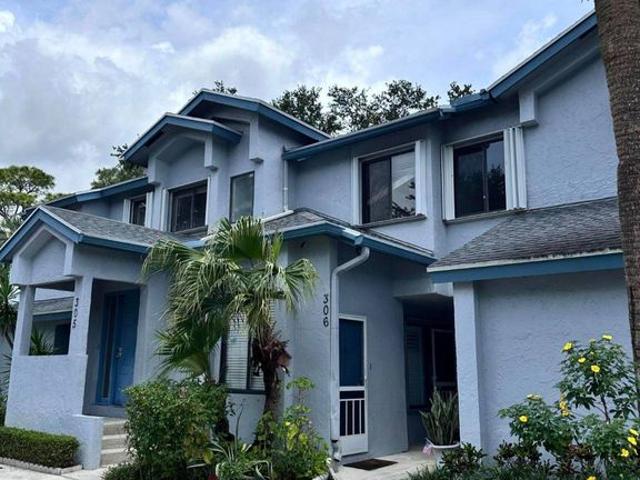Luxury apartment complex for rent in Greenacres City, United States