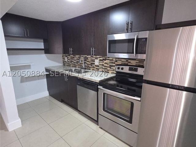 Luxury apartment complex for rent in Doral, Florida