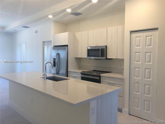 Luxury apartment complex for rent in Doral, Florida