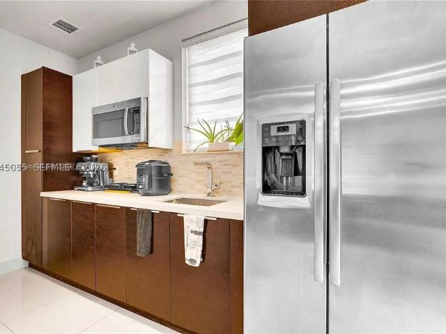 Luxury apartment complex for rent in Doral, Florida