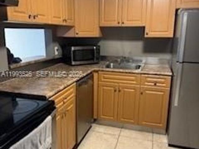 Luxury apartment complex for rent in Doral, Florida
