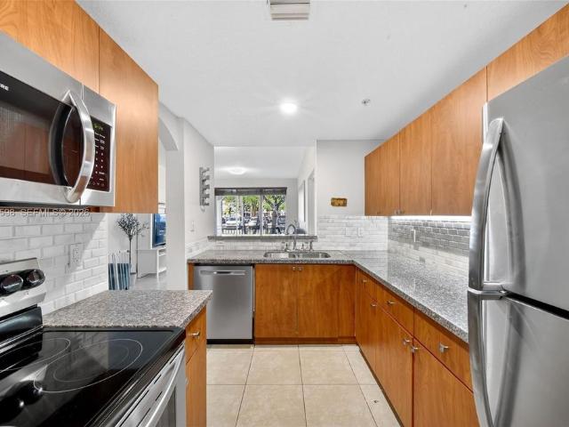 Luxury apartment complex for rent in Doral, Florida