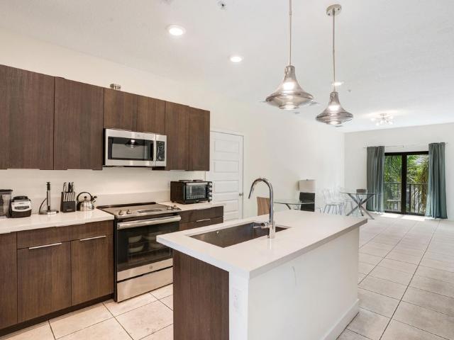 Luxury apartment complex for rent in Doral, Florida