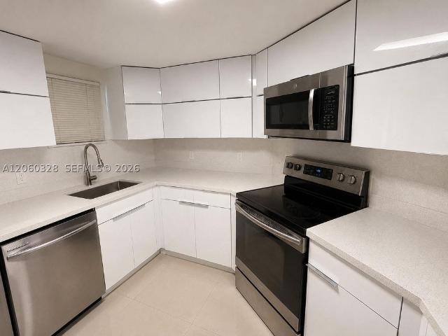 Luxury apartment complex for rent in Doral, Florida