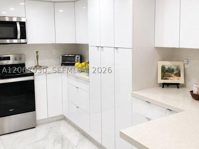 Luxury apartment complex for rent in Doral, Florida