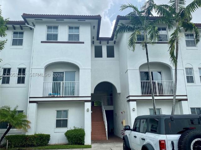 Luxury apartment complex for rent in Doral, Florida