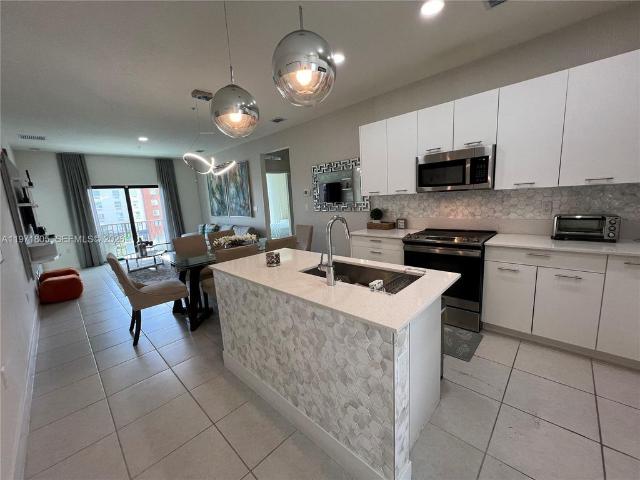 Luxury apartment complex for rent in Doral, Florida