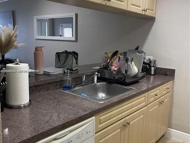 Luxury apartment complex for rent in Doral, Florida