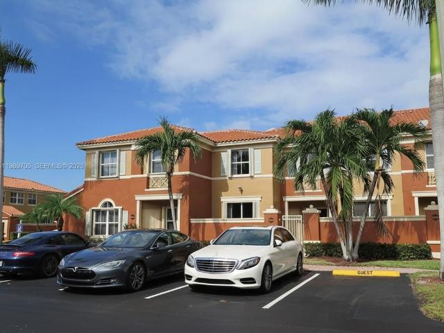 Luxury apartment complex for rent in Doral, Florida