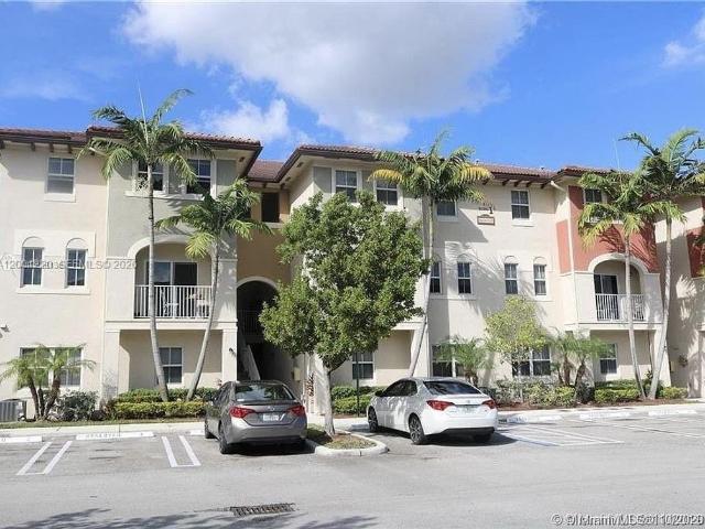 Luxury apartment complex for rent in Doral, Florida