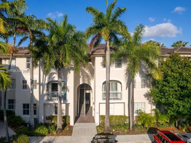 Luxury apartment complex for rent in Doral, Florida