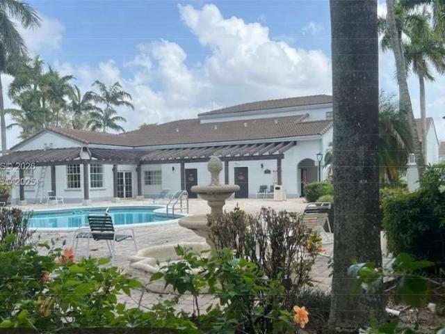 Luxury apartment complex for rent in Doral, Florida