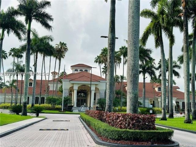 Luxury apartment complex for rent in Doral, Florida