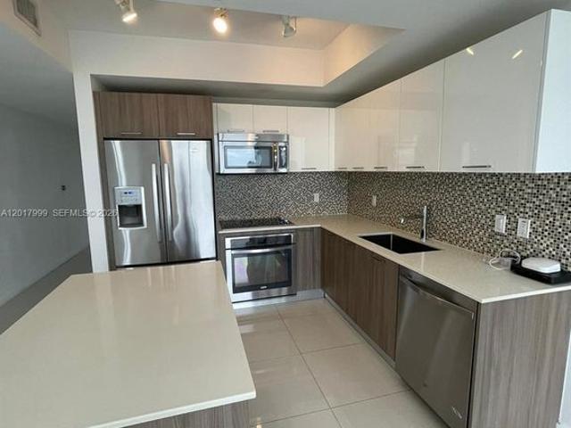 Luxury apartment complex for rent in Doral, Florida