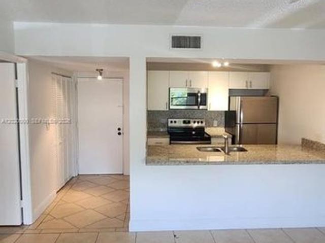 Luxury apartment complex for rent in Doral, Florida