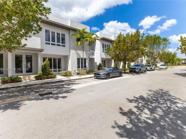 Luxury apartment complex for rent in Doral, Florida