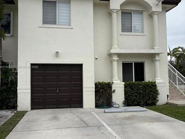 Luxury apartment complex for rent in Doral, Florida
