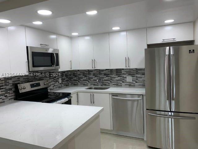 Luxury apartment complex for rent in Doral, Florida