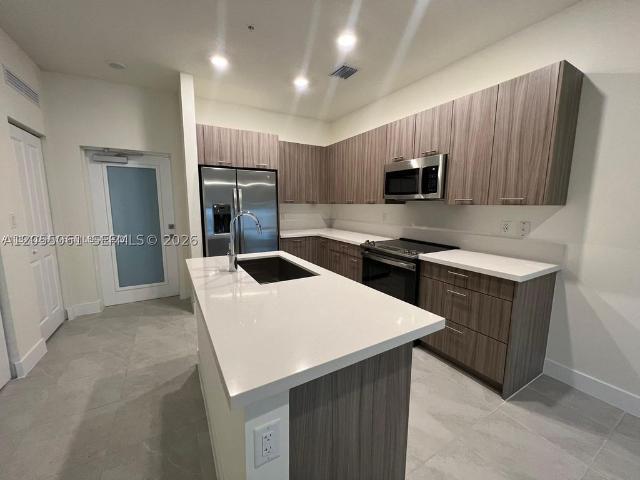 Luxury apartment complex for rent in Doral, Florida