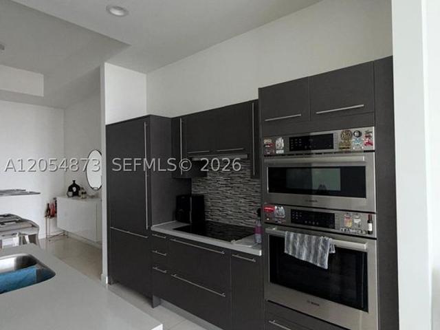 Luxury apartment complex for rent in Doral, Florida