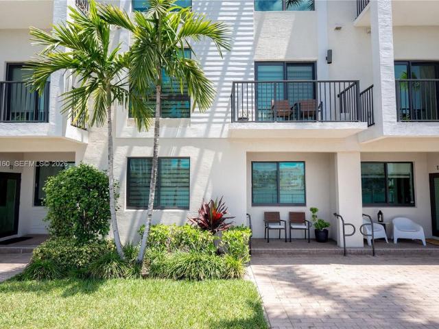 Luxury apartment complex for rent in Doral, Florida
