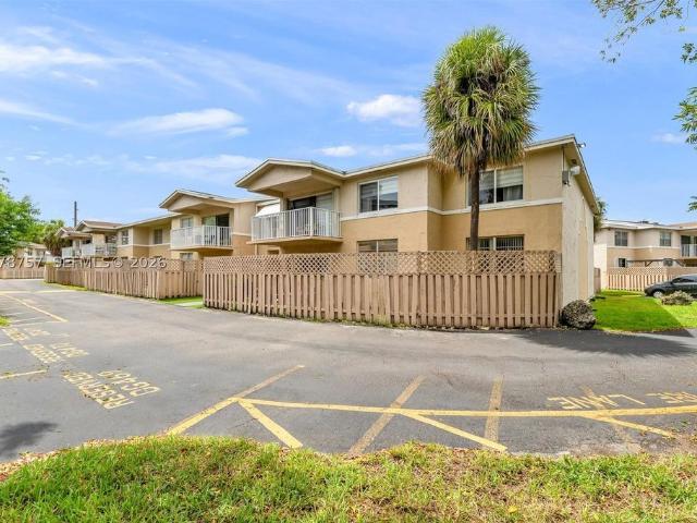 Luxury apartment complex for rent in Doral, Florida
