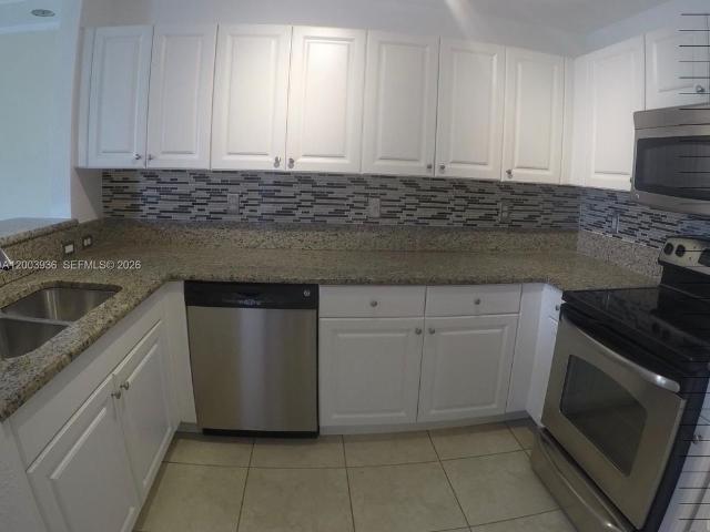 Luxury apartment complex for rent in Doral, United States