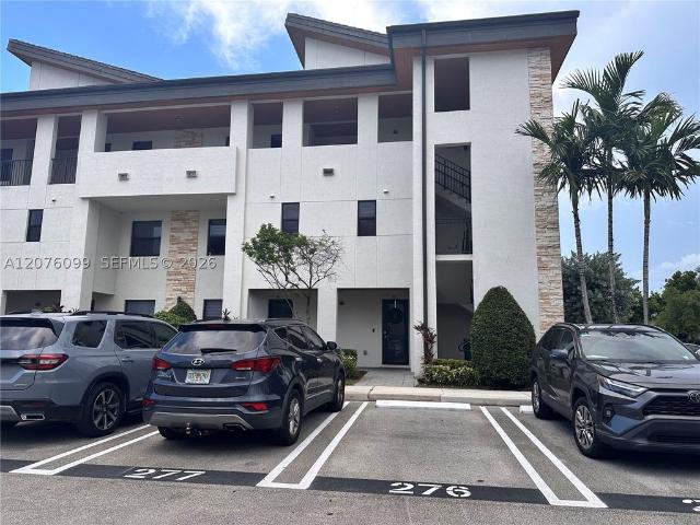 Luxury apartment complex for rent in Doral, United States