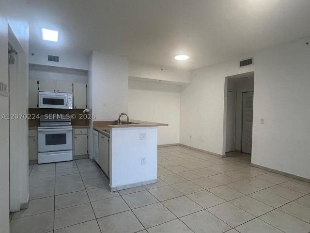 Luxury apartment complex for rent in Doral, United States