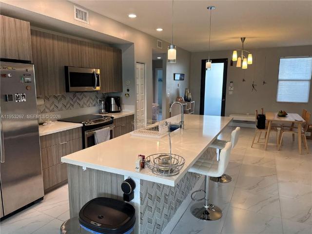 Luxury apartment complex for rent in Doral, United States