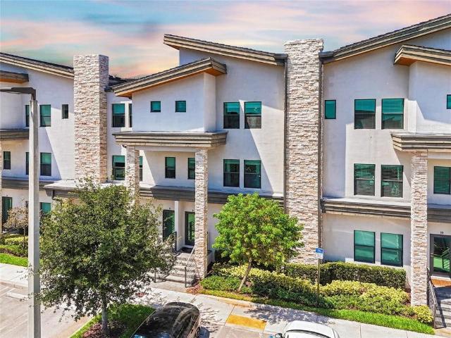 Luxury apartment complex for rent in Doral, United States
