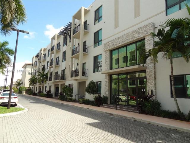 Luxury apartment complex for rent in Doral, United States