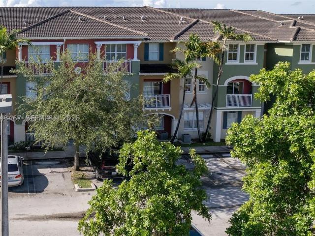 Luxury apartment complex for rent in Doral, United States