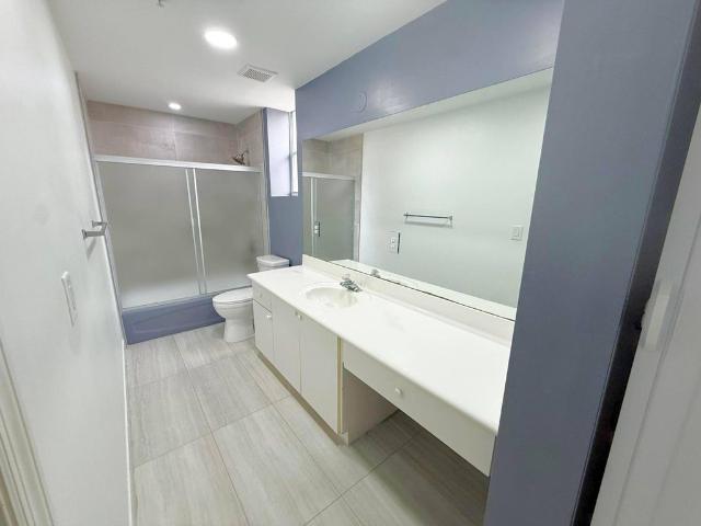 Luxury apartment complex for rent in Doral, United States
