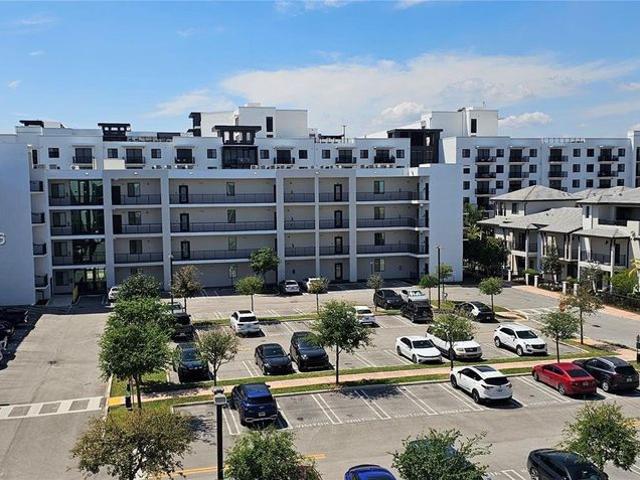 Luxury apartment complex for rent in Doral, United States