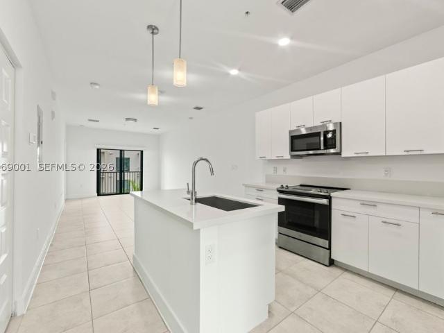 Luxury apartment complex for rent in Doral, United States