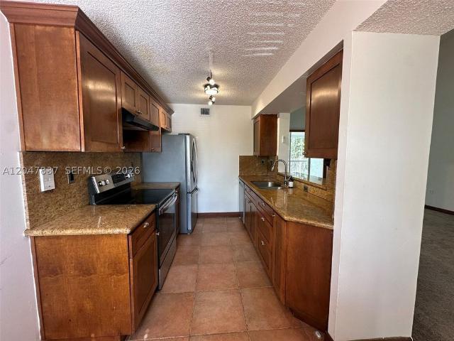 Luxury apartment complex for rent in Doral, United States