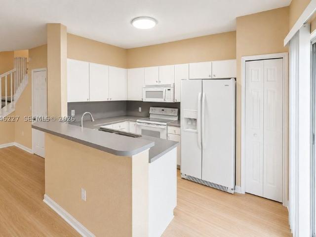 Luxury apartment complex for rent in Doral, United States