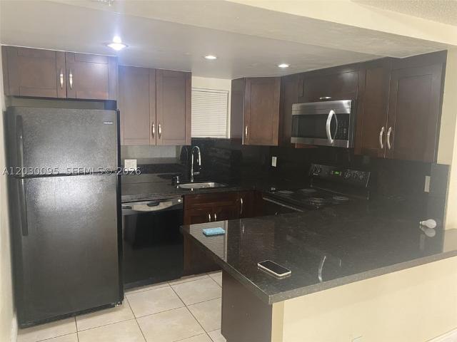 Luxury apartment complex for rent in Doral, United States
